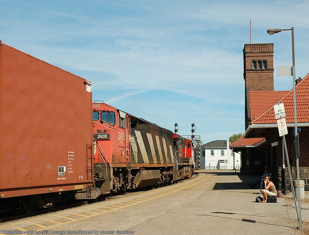 CN 2572 East